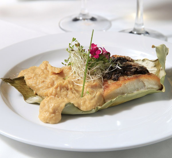Papillote de robalo com cogumelos e purê de banana da terr – Vai Se ...